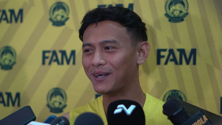 Azam Azih Terima Penghargaan Tertinggi Kim Pan-gon