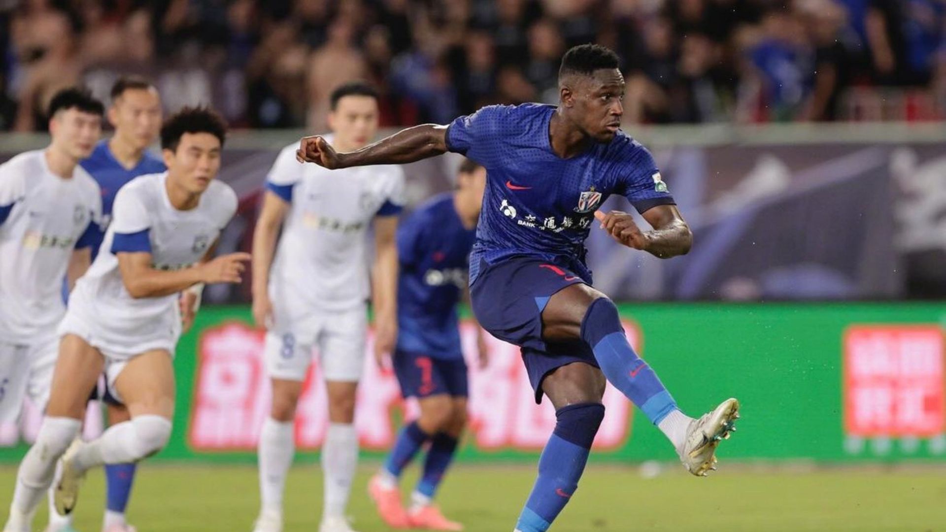 Shanghai Shenhua Mengganas, Rampas Kedudukan Teratas Shanghai Port