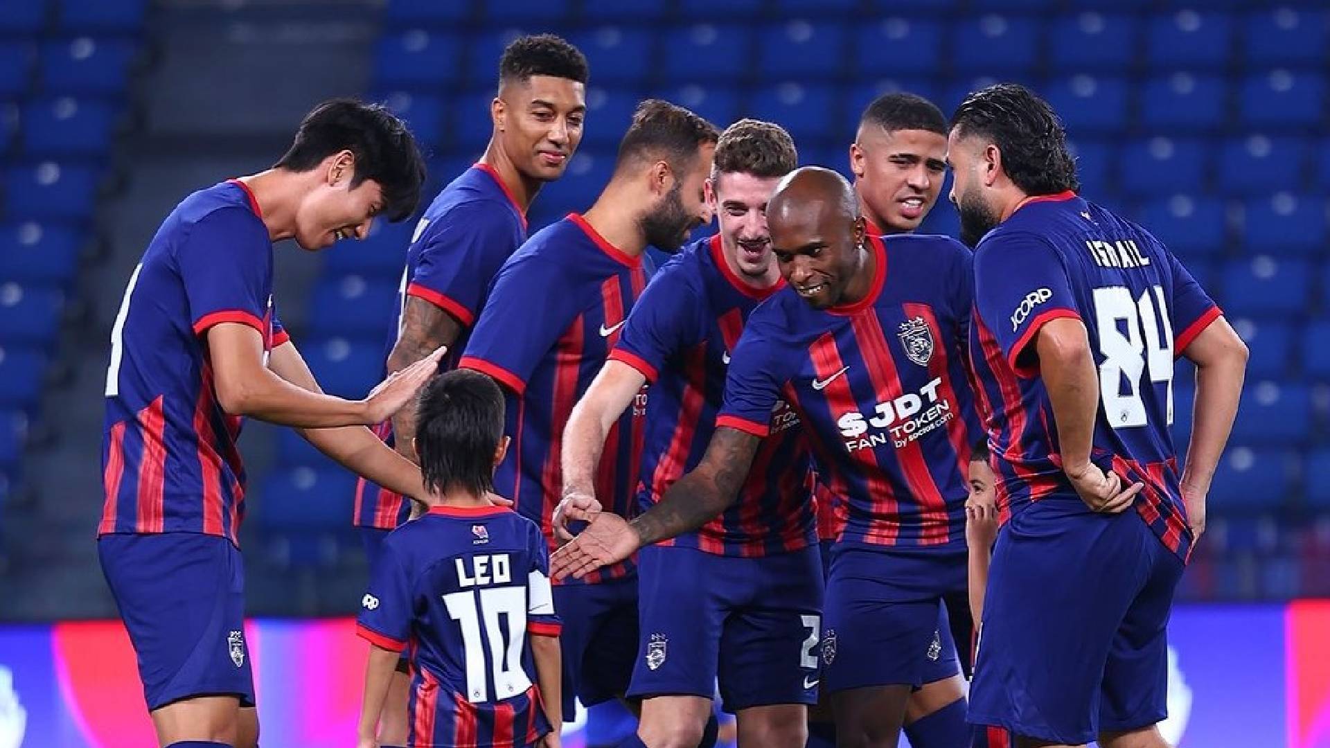 Tunku Ismail & Raja Muda Johor Beraksi Bersama Bintang JDT